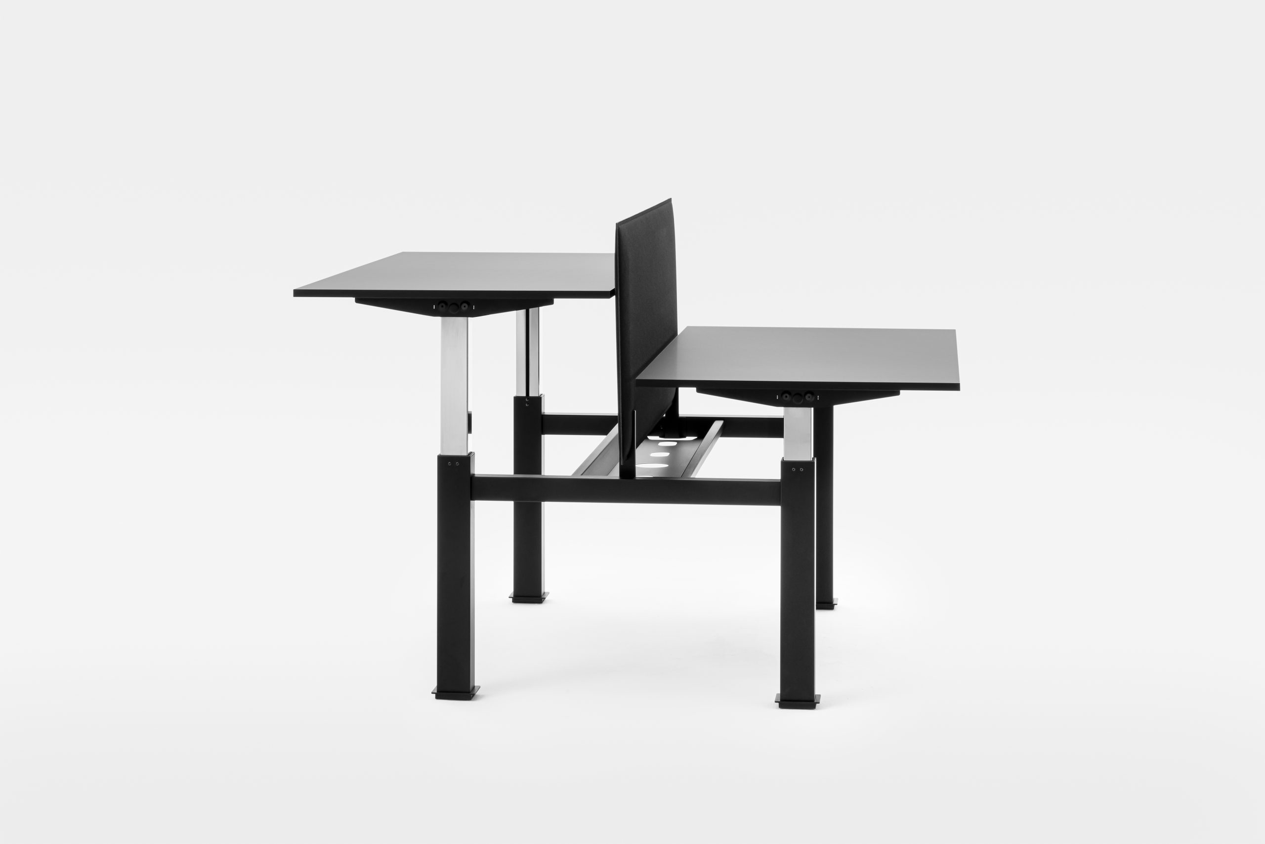 Follow hight-adjustable bench desks • Thomson Furniture