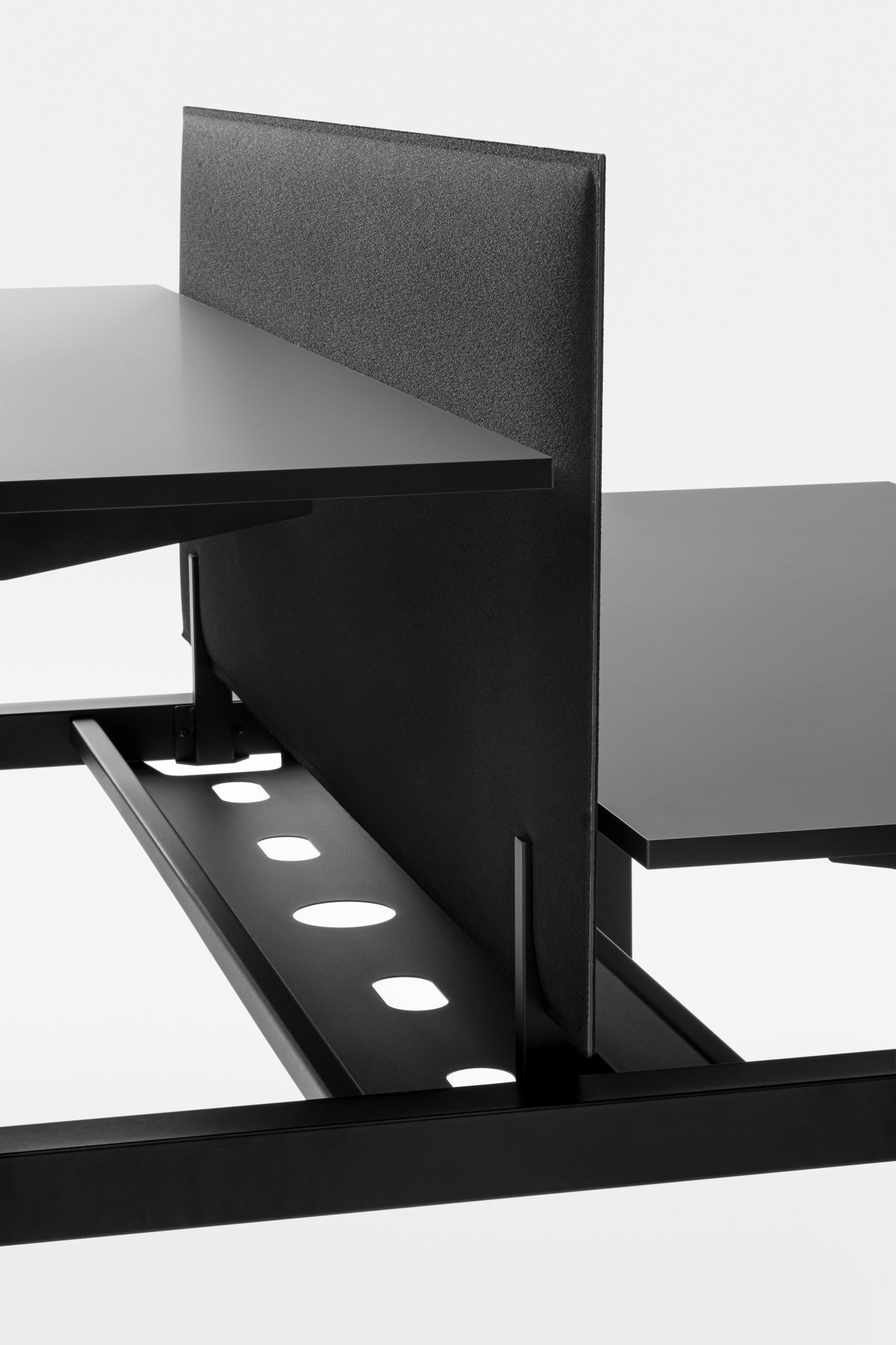 Follow hight-adjustable bench desks • Thomson Furniture